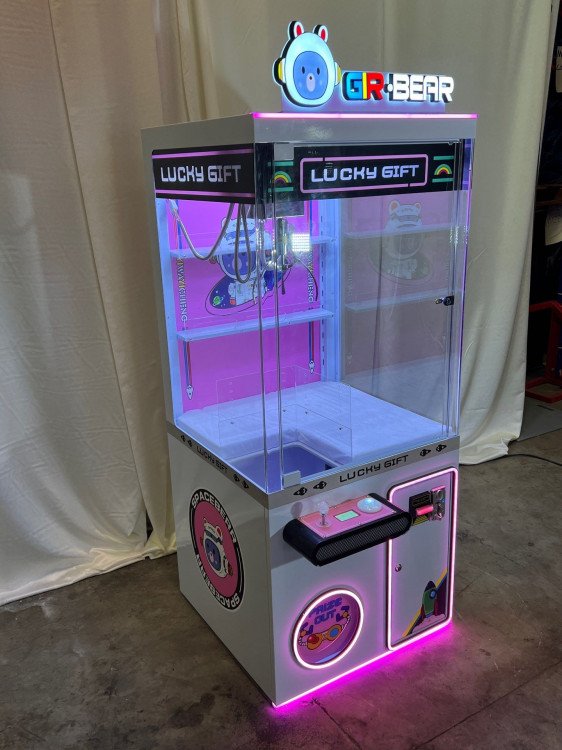 Claw Machine (GIR Bear) - Inflatable Adventures in Sacramento, CA